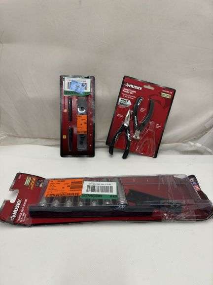 READ! Tool lot - see photos , one tool set has only 7 sockets , NOT 11 ...