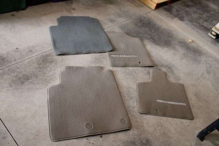Town & Country floor mats - Lee Real Estate & Auction Service