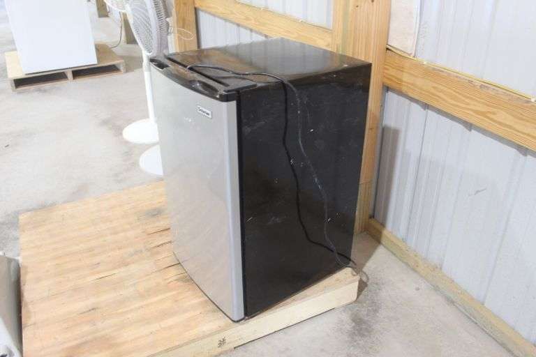 Criterion mini refrigerator - Lee Real Estate & Auction Service