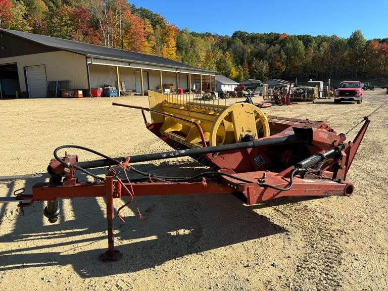 New Holland 472 Haybine - Lee Real Estate & Auction Service