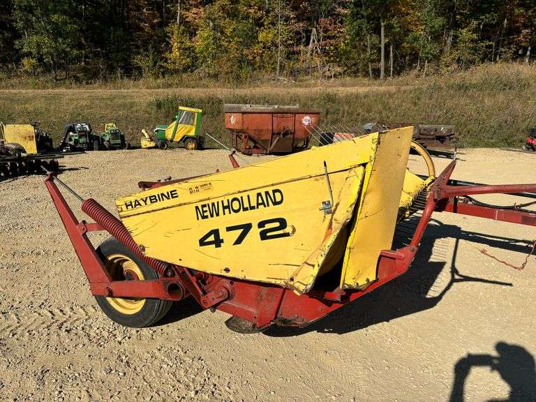 New Holland 472 Haybine - Lee Real Estate & Auction Service