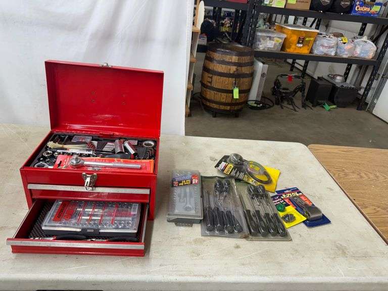 Sm. Toolbox w/ Misc Tools - Lee Real Estate & Auction Service