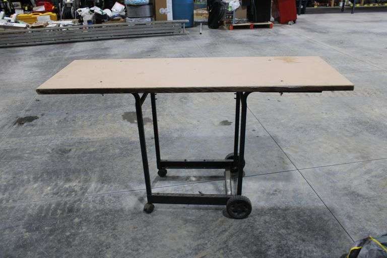 Rolling work bench - Lee Real Estate & Auction Service