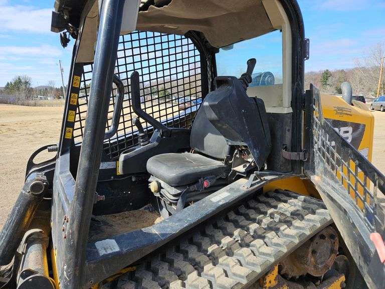 2015 JCB 320T Skid Steer - Lee Real Estate & Auction Service