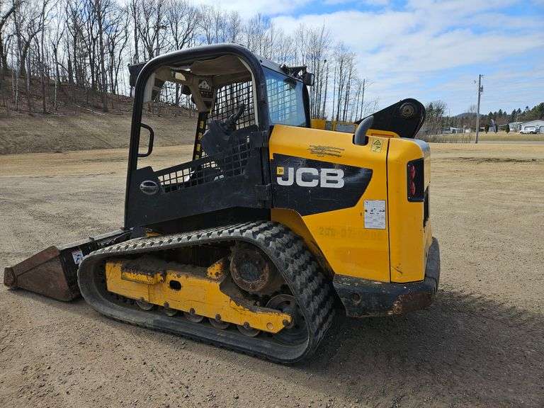 2015 JCB 320T Skid Steer - Lee Real Estate & Auction Service