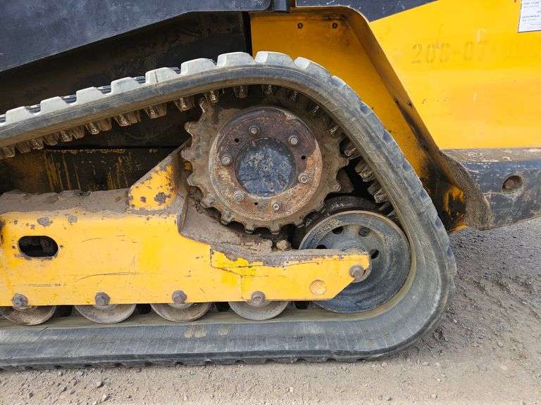 2015 JCB 320T Skid Steer - Lee Real Estate & Auction Service