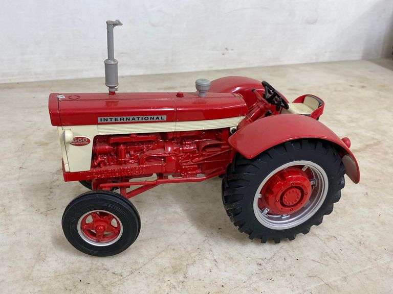 International 660 Diesel Tractor - Lee Real Estate & Auction Service