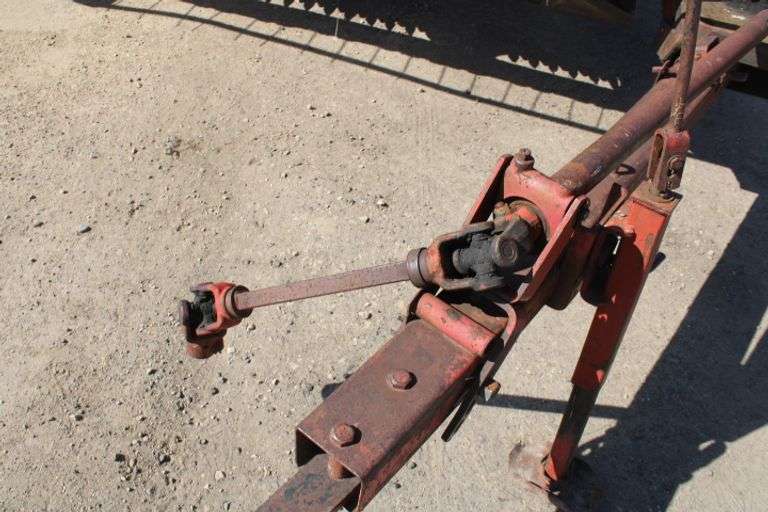 New Holland 467 haybine - Lee Real Estate & Auction Service