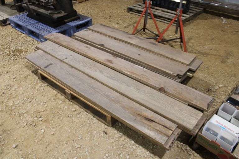 Pallet of barn boards - Lee Real Estate & Auction Service