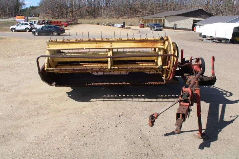 New Holland 467 haybine - Lee Real Estate & Auction Service