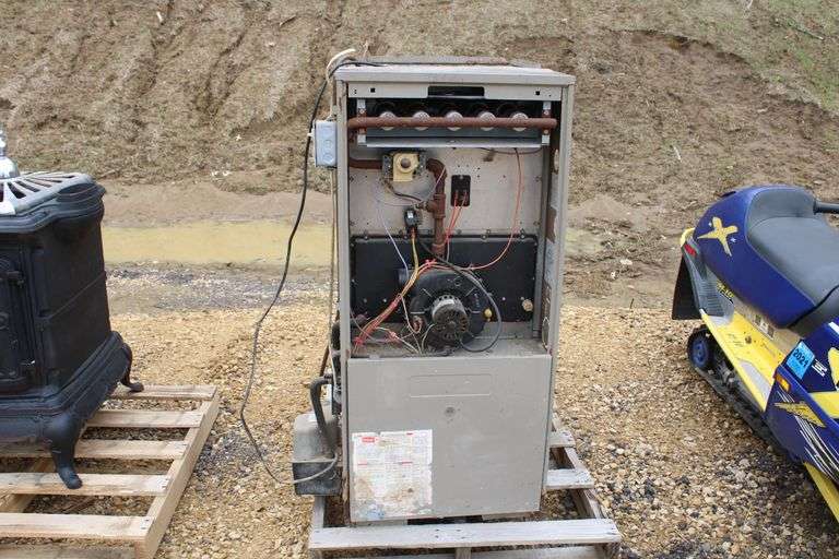 Goodman propane forced air furnace - Lee Real Estate & Auction Service