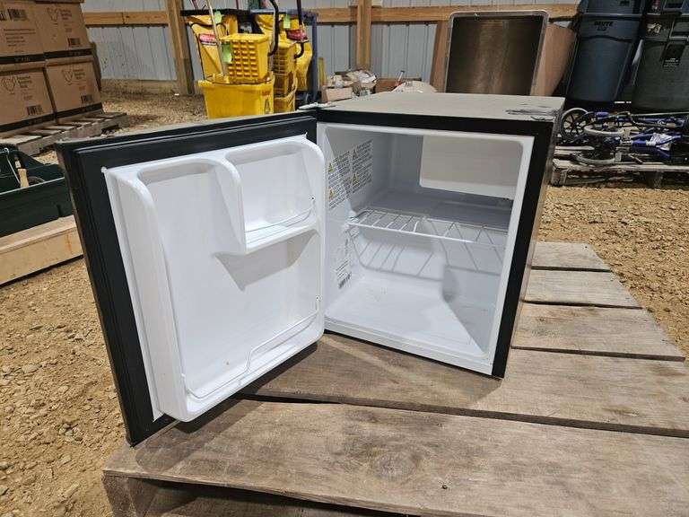 Mini Fridge 20" tall - Lee Real Estate & Auction Service