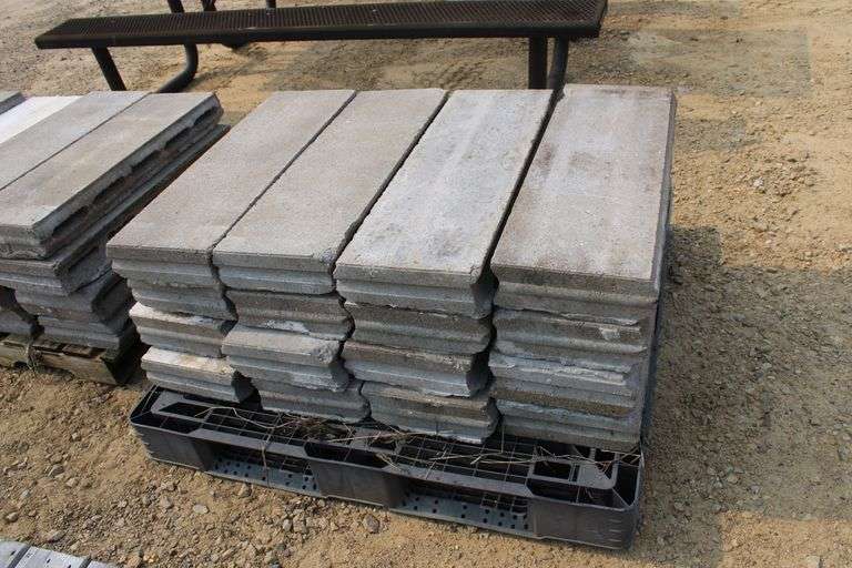 Pallet of 16 silo staves, 10" x 30" x 4" - Lee Real Estate & Auction ...