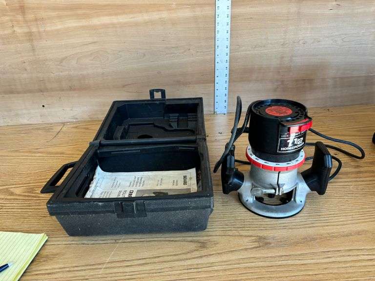 Craftsman Router w/ Case - Lee Real Estate & Auction Service