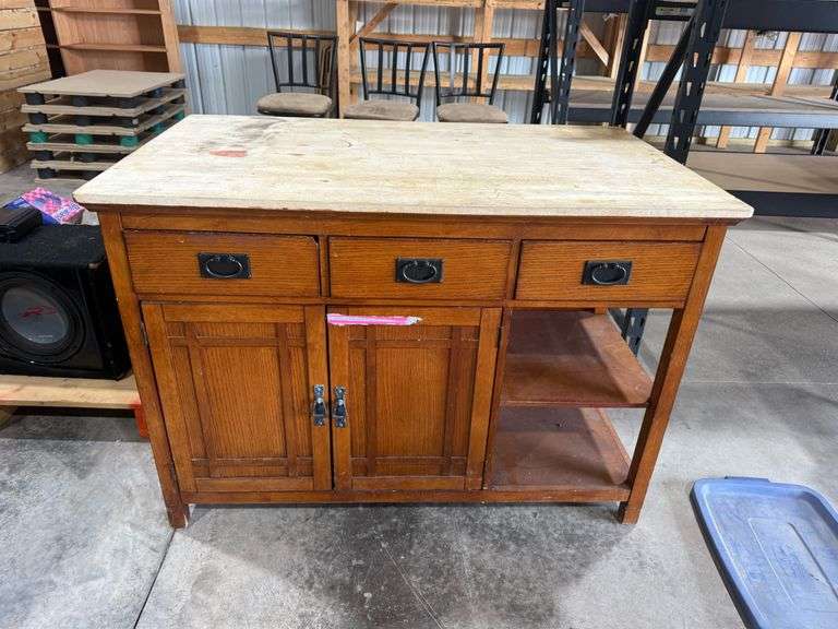 Work Bench w/ Under Storage - Lee Real Estate & Auction Service