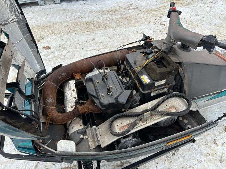 1994 Polaris Indy Trail 500 snowmobile - Lee Real Estate & Auction Service