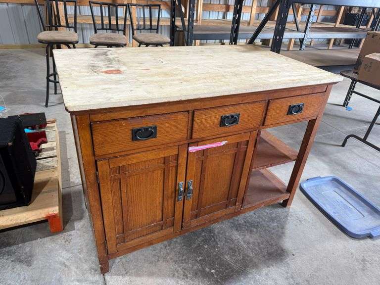 Work Bench w/ Under Storage - Lee Real Estate & Auction Service