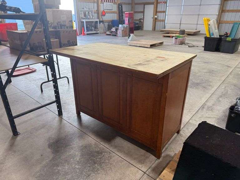Work Bench w/ Under Storage - Lee Real Estate & Auction Service