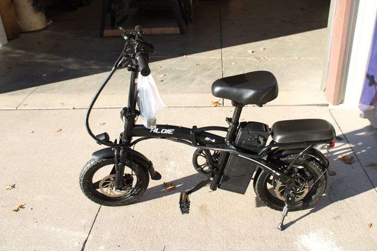 HLOIE 3 sp. E bike - Lee Real Estate & Auction Service