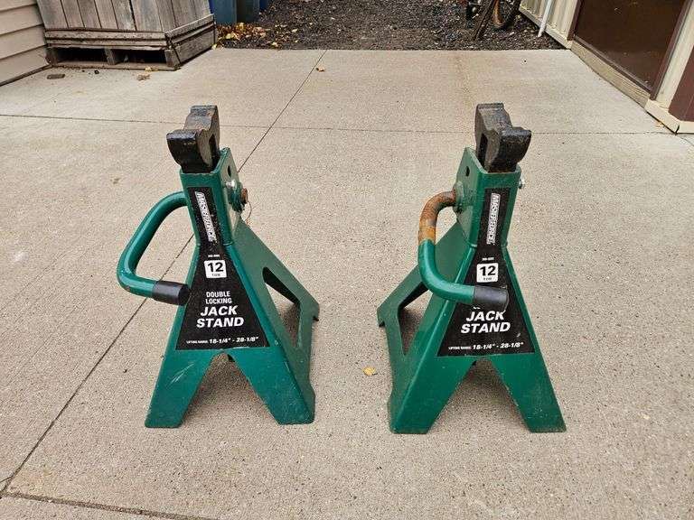 12-ton Jack Stands - Lee Real Estate & Auction Service