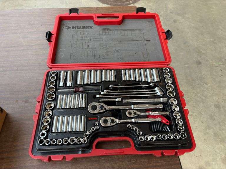 Husky socket set w/case - Lee Real Estate & Auction Service