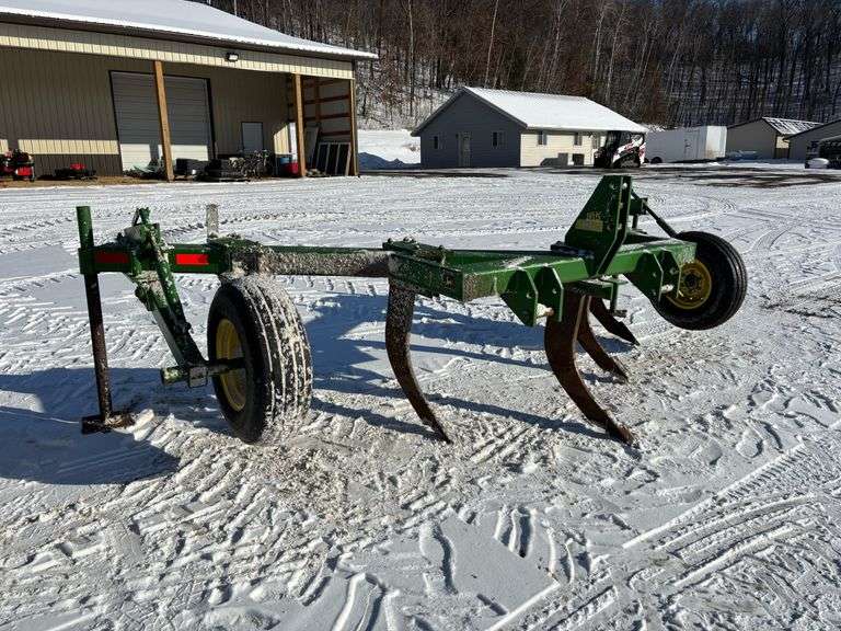 John Deere 915 Subsoiler - Lee Real Estate & Auction Service