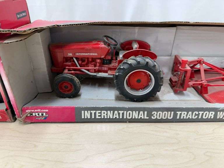 (2) Die Cast Tractors - Lee Real Estate & Auction Service