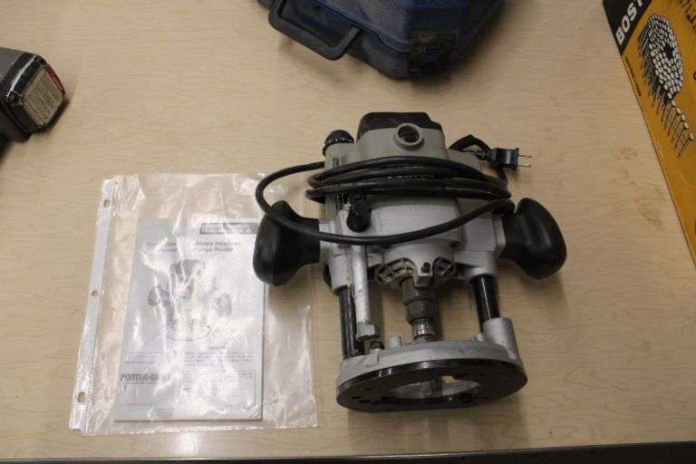 Porter Cable elec. plunge router - Lee Real Estate & Auction Service