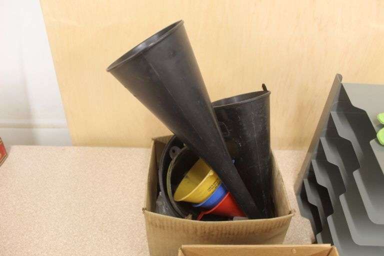 Lot of misc. shop items - Lee Real Estate & Auction Service