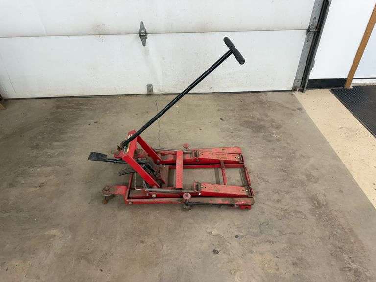 Larin 1500lb ATV/Motorcycle Jack - Lee Real Estate & Auction Service