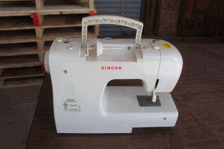 Singer Simple sewing machine - Lee Real Estate & Auction Service