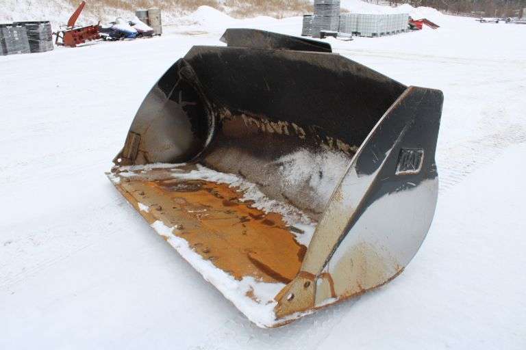 2.7 yard Cat endloader bucket - Lee Real Estate & Auction Service
