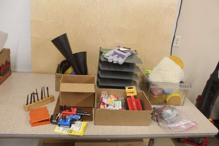 Lot of misc. shop items - Lee Real Estate & Auction Service