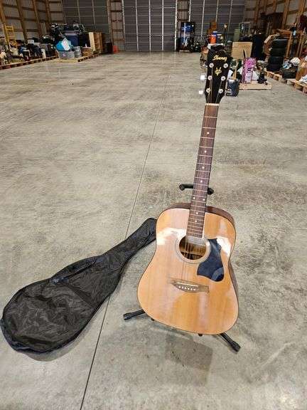 Acoustic 6-string Guitar - Lee Real Estate & Auction Service