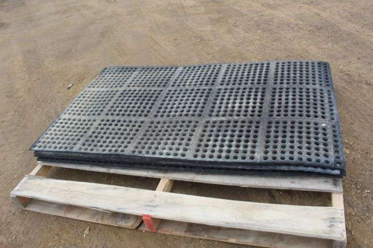 6 - 36" x 60" x 5/8" interlocking rubber parlor mats - Lee Real Estate ...