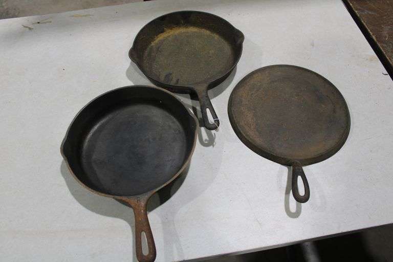 Griswold cast iron fry pans - Lee Real Estate & Auction Service