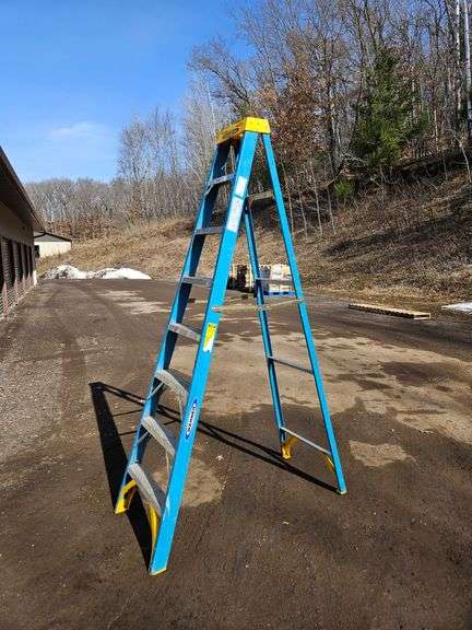 Werner 8-ft. Fiberglass Step Ladder - Lee Real Estate & Auction Service