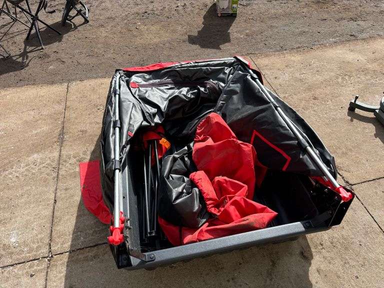 Eskimo Pop-Up Ice Fishing Shack - Lee Real Estate & Auction Service