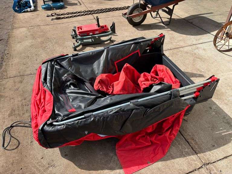 Eskimo Pop-Up Ice Fishing Shack - Lee Real Estate & Auction Service