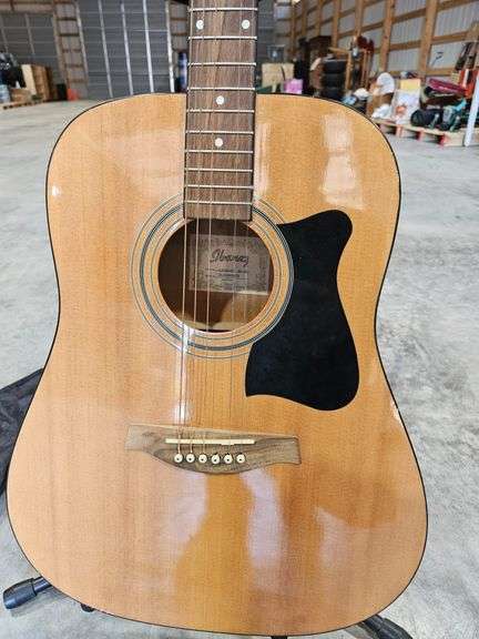 Acoustic 6-string Guitar - Lee Real Estate & Auction Service