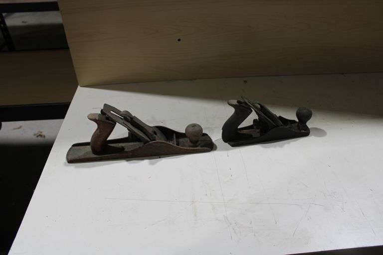 2 antique hand planes - Lee Real Estate & Auction Service