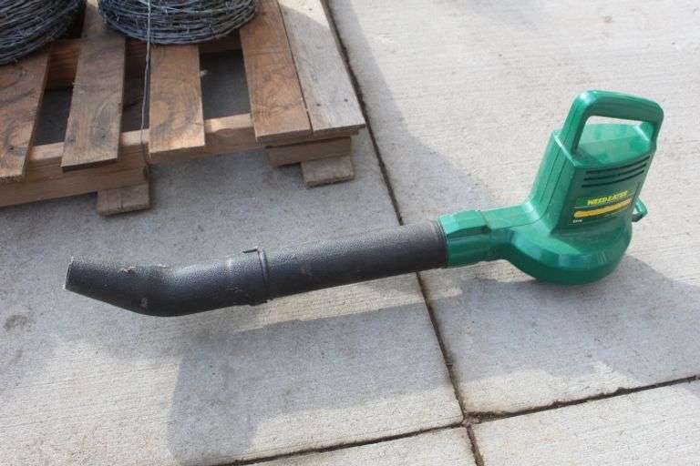 Weed Eater elec. leaf blower - Lee Real Estate & Auction Service