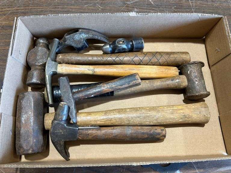 Flat of Hammers - Lee Real Estate & Auction Service