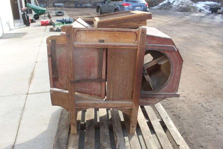 Antique fanning mill - Lee Real Estate & Auction Service