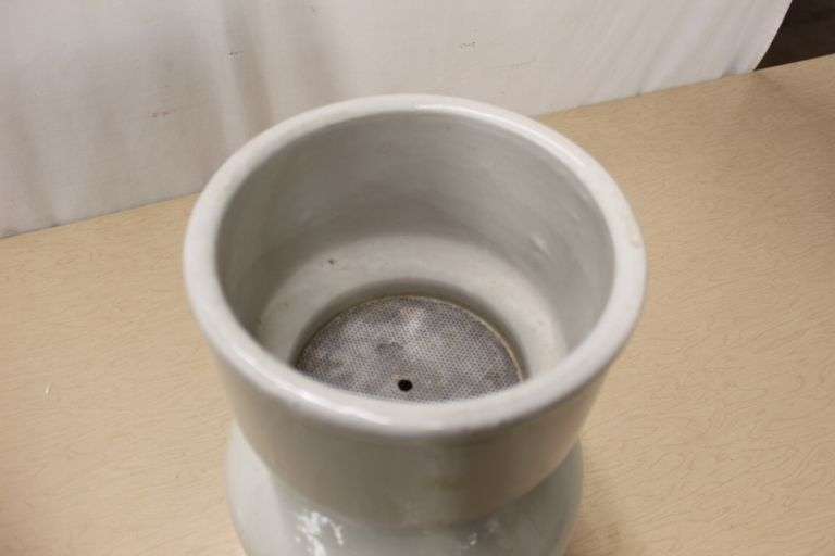 Home Vacuum Speed filter crock - Lee Real Estate & Auction Service