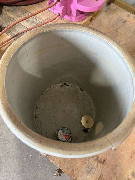 10 Gal Redwing Crock - Lee Real Estate & Auction Service