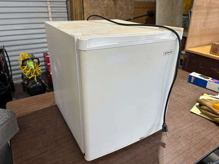 Magic Chef Mini Fridge - Lee Real Estate & Auction Service