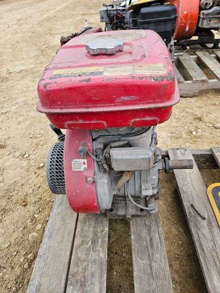Wisconsin Robin Horizontal Shaft Engine - Lee Real Estate & Auction Service