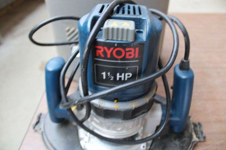 Ryobi 1 1/2hp. elec. router w/case - Lee Real Estate & Auction Service