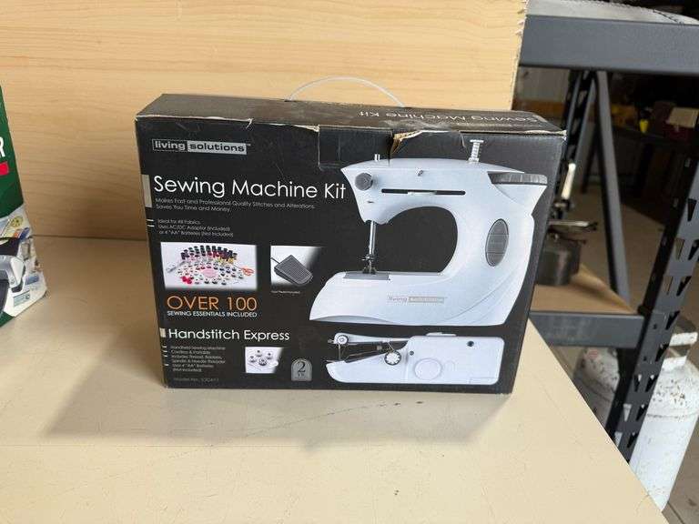 Sm. Sewing Machine Kit - Lee Real Estate & Auction Service